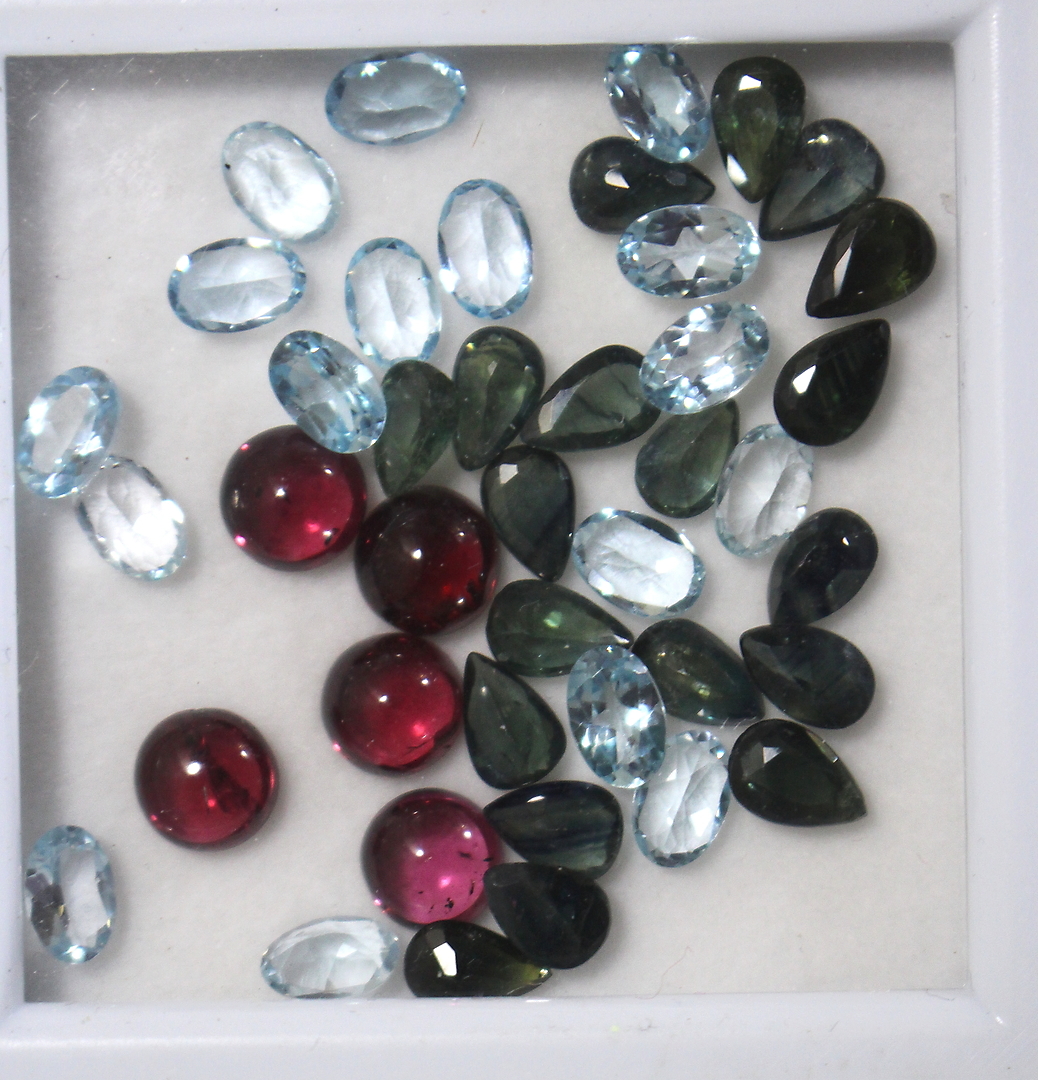 Images for 1070100. GEMS, topaz, rhodite garnet and sapphire. - Auctionet