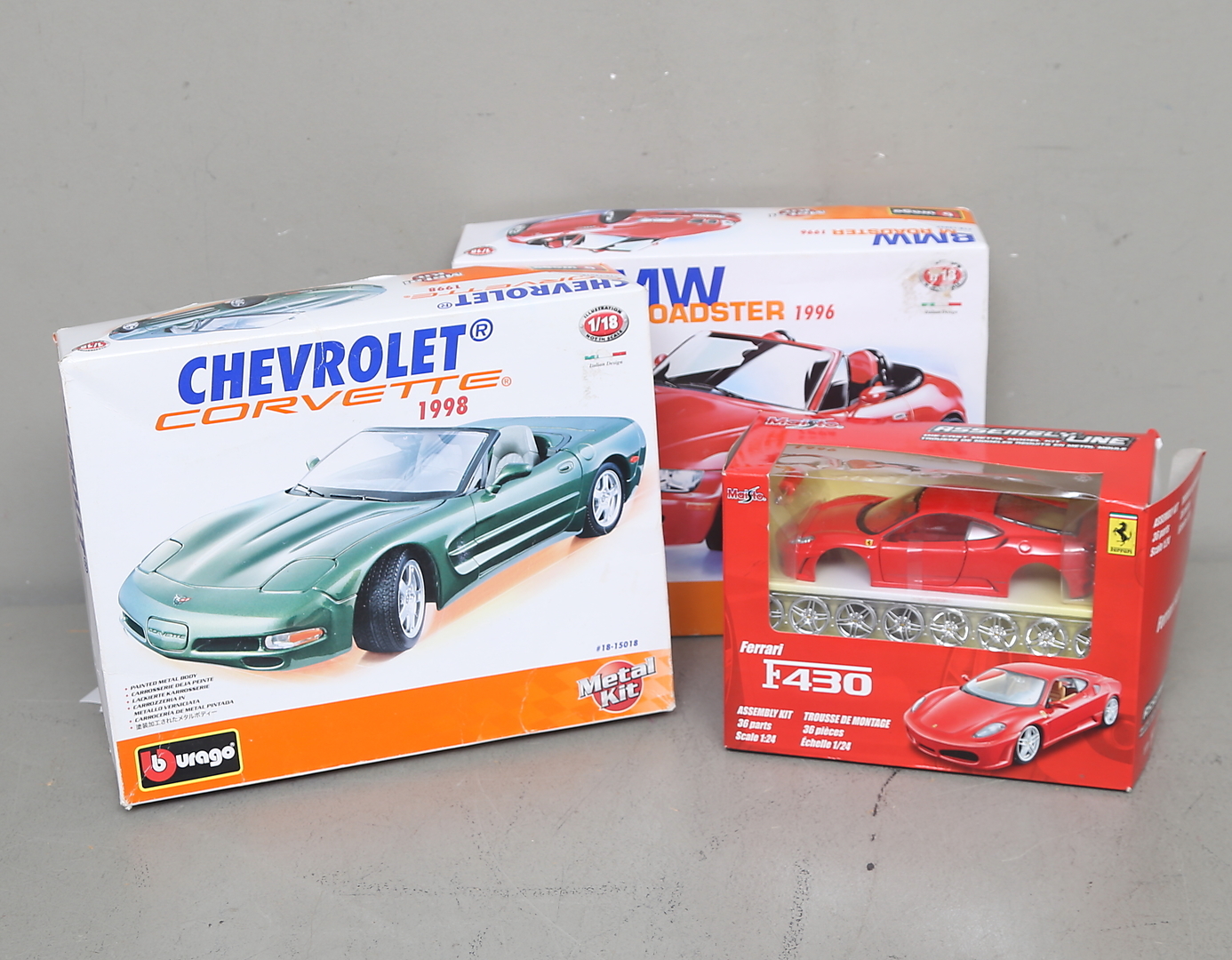Images for 1085902. KITS, three parts, cars, burago, maisto. - Auctionet