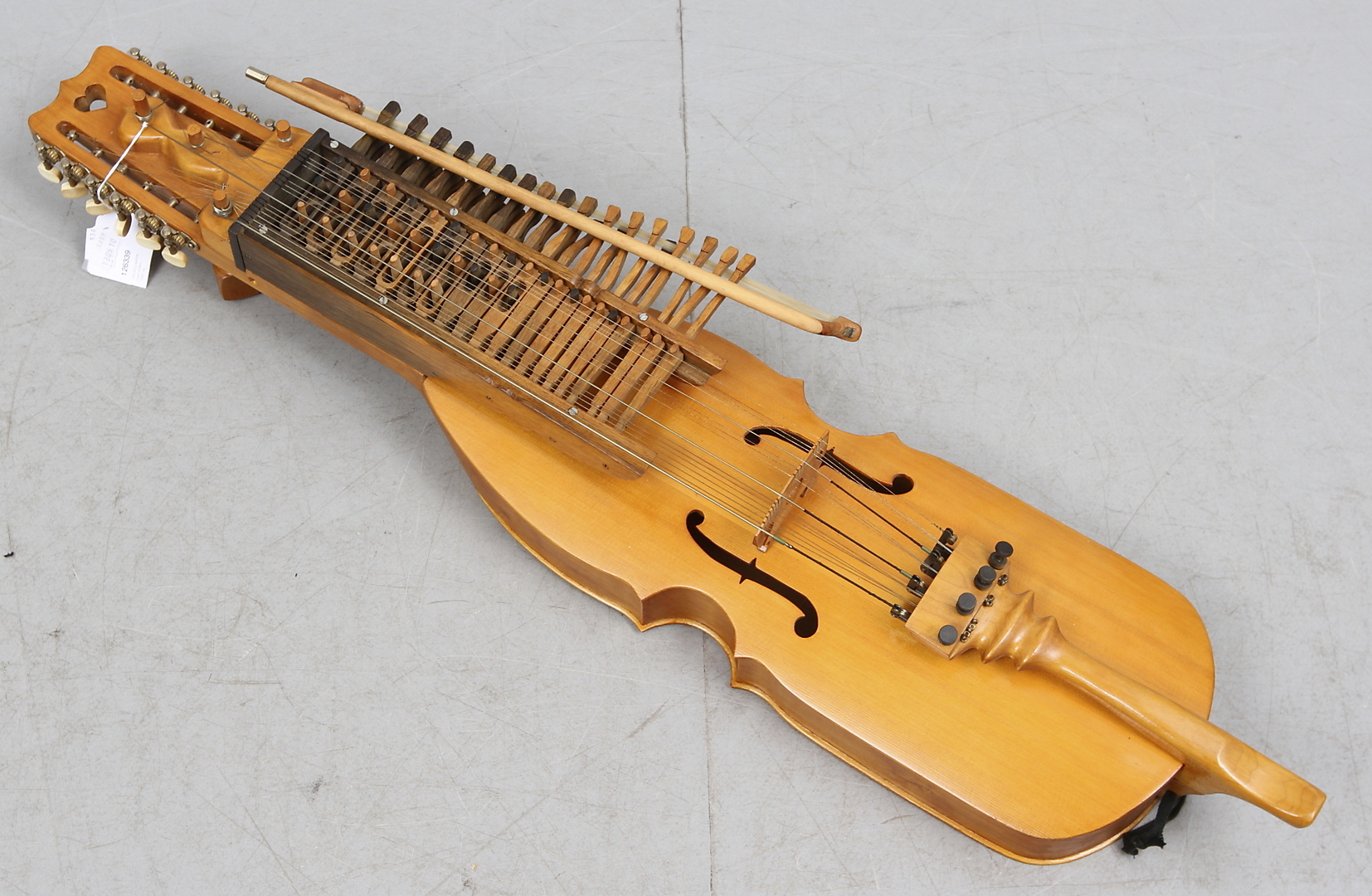 Images for 126339. KEY HARPLE, with string, 20th century. - Auctionet