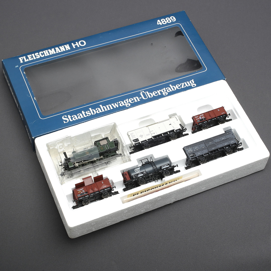 Images for 1321003. FLEISCHMANN 4889 train set with steam locomotive ...