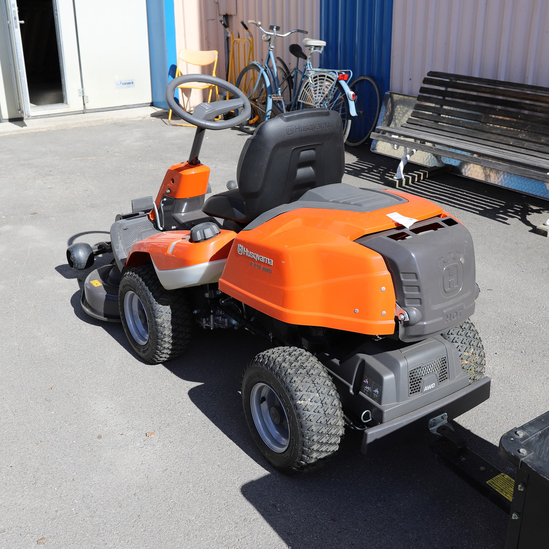 Bilder för 1334286. ÅKGRÄSKLIPPARE, Husqvarna R216 AWD, 2019. - Auctionet