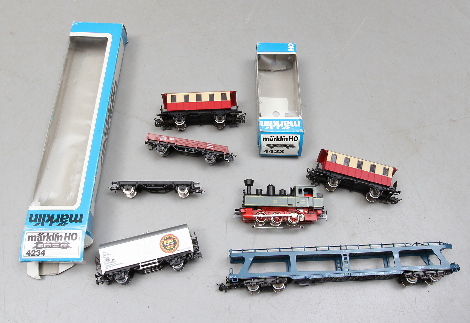 Images for 155574. MODEL TRAIN MÄRKLIN set 2900 and E 5109, 2 carriages ...