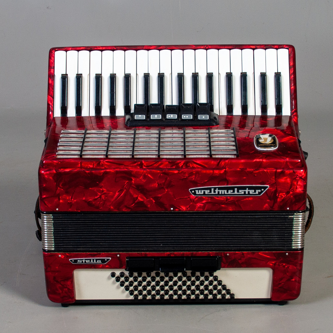 2334836. HARMONIKKA. Pianonsoitto, maailmanmestari. kuvat - Auctionet