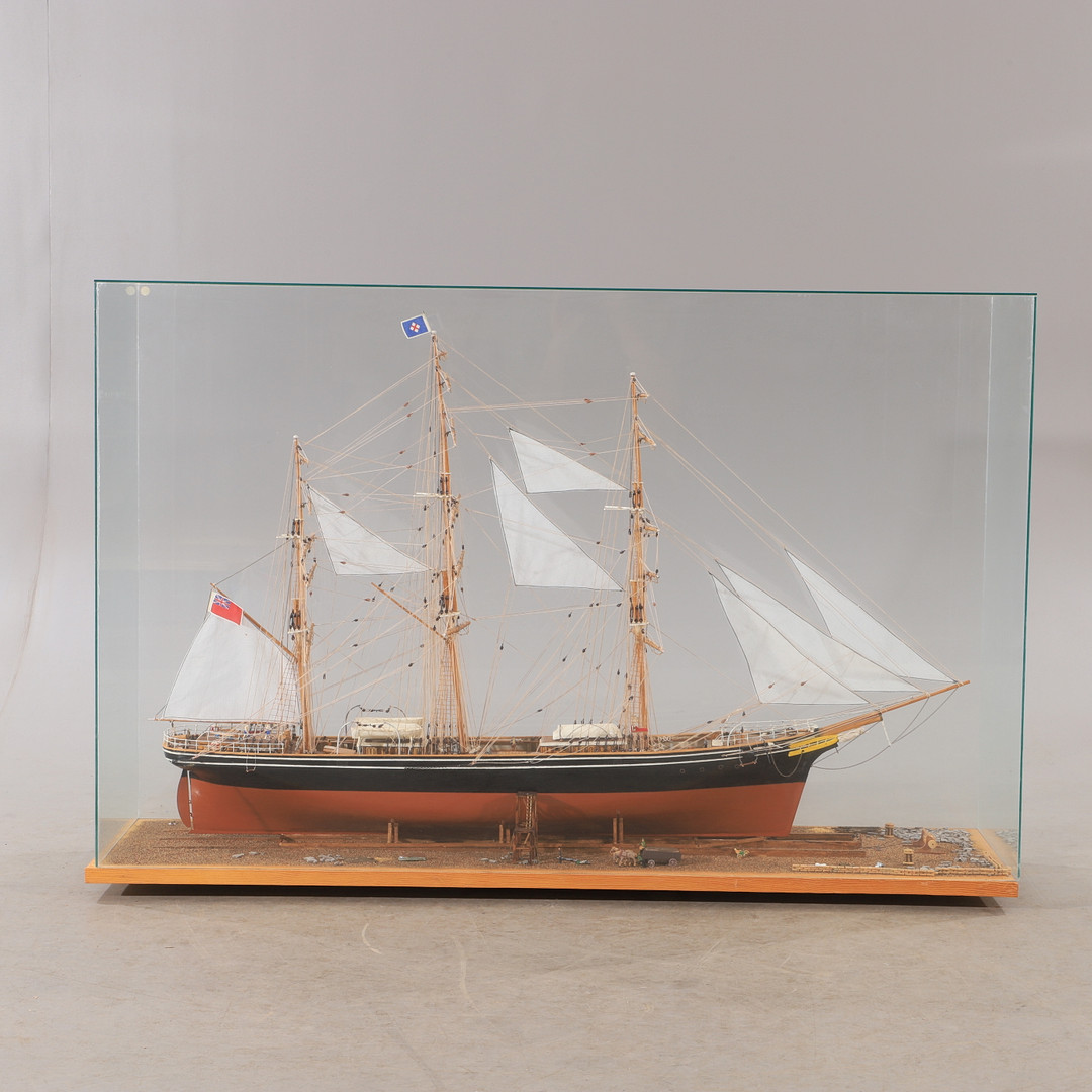 Images for 2411850. SHIP MODEL IN GLASS CASE, painted wood. - Auctionet