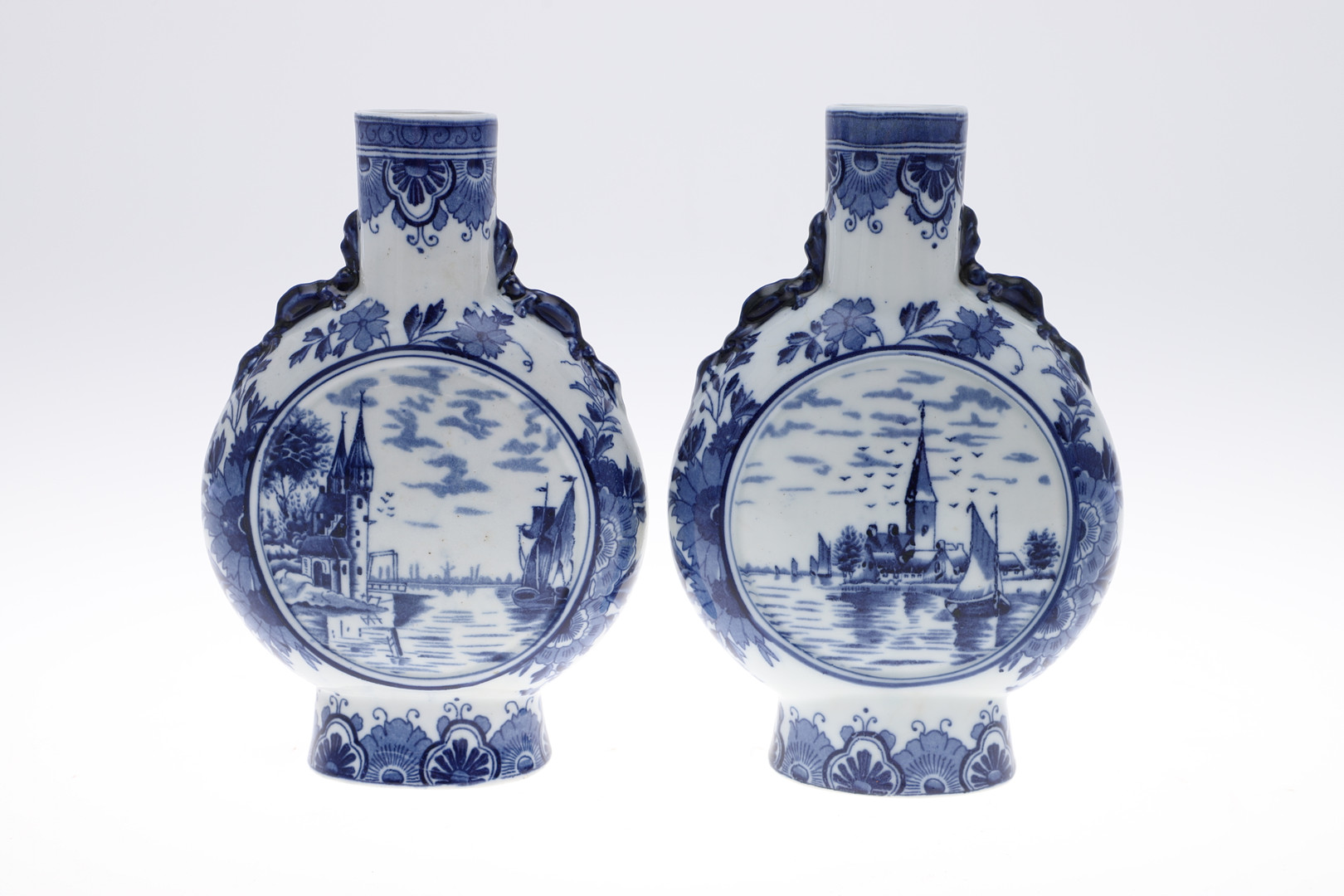 Images for 2411935. A PAIR OF DUTCH DELFT POTTERY MOON FLASKS. - Auctionet