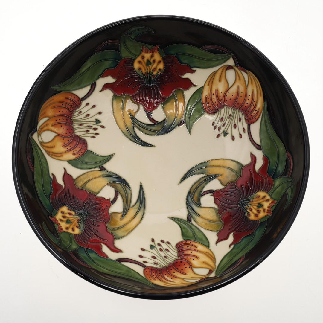 Images for 2559297. A MOORCROFT ANNA LILY PATTERN POTTERY BOWL. - Auctionet