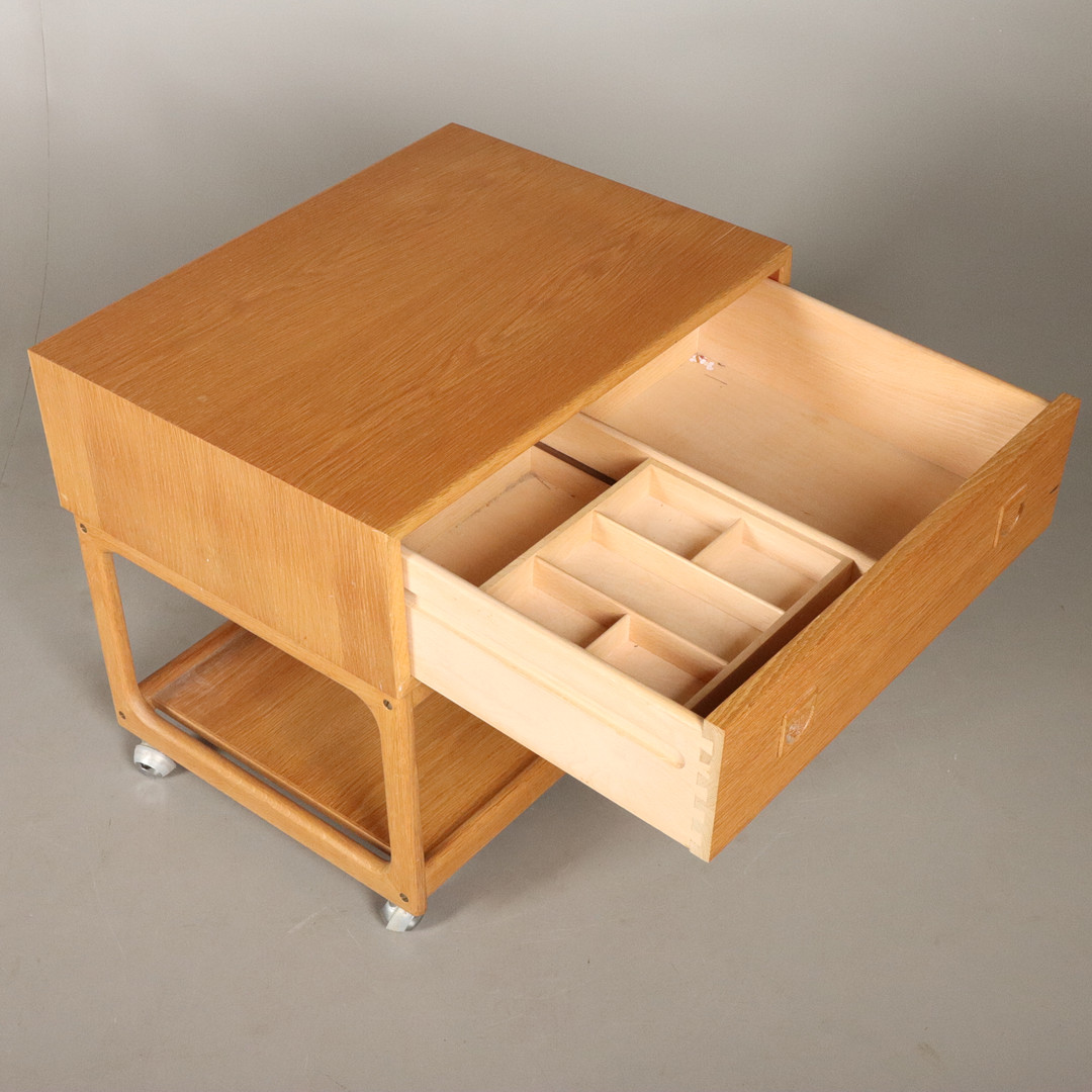 Images for 2603947. SYSCREEN/WART on wheels with lower shelf, branded ...