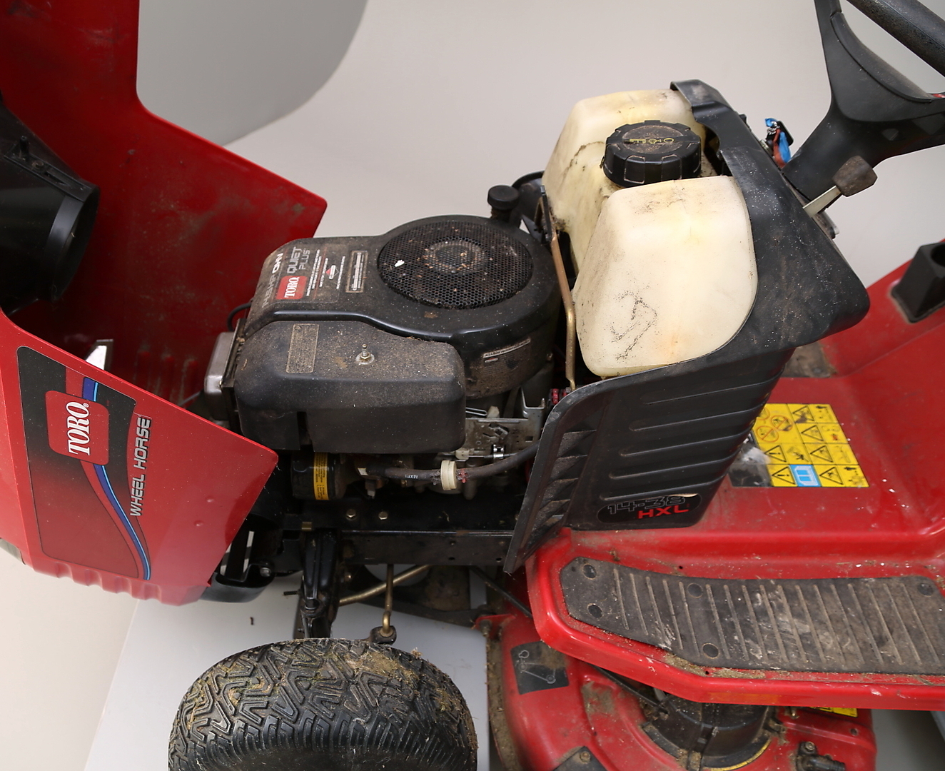 Images for 327446. RIDING MOWERS Toro, Wheel Horse, 14-38 HXL. - Auctionet