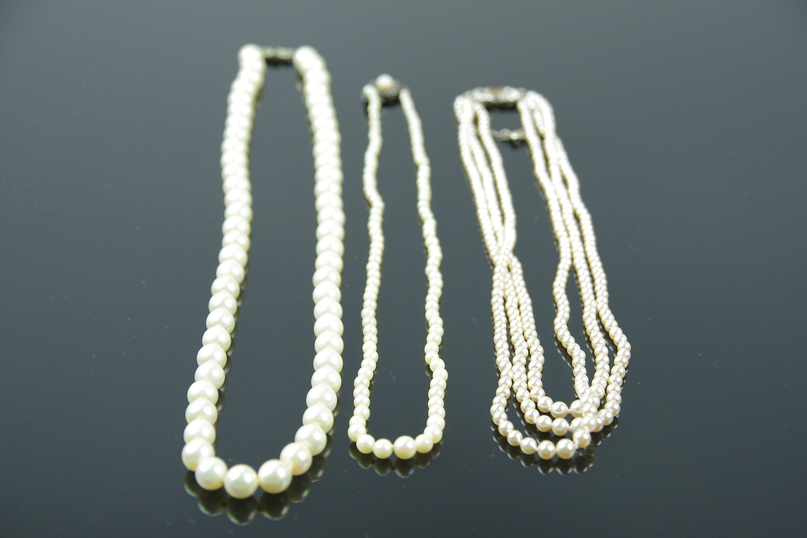 Bilder zu 363117. HALSKETTE, 3 Stück, inkl. A. Majorica-Perlen. - Auctionet