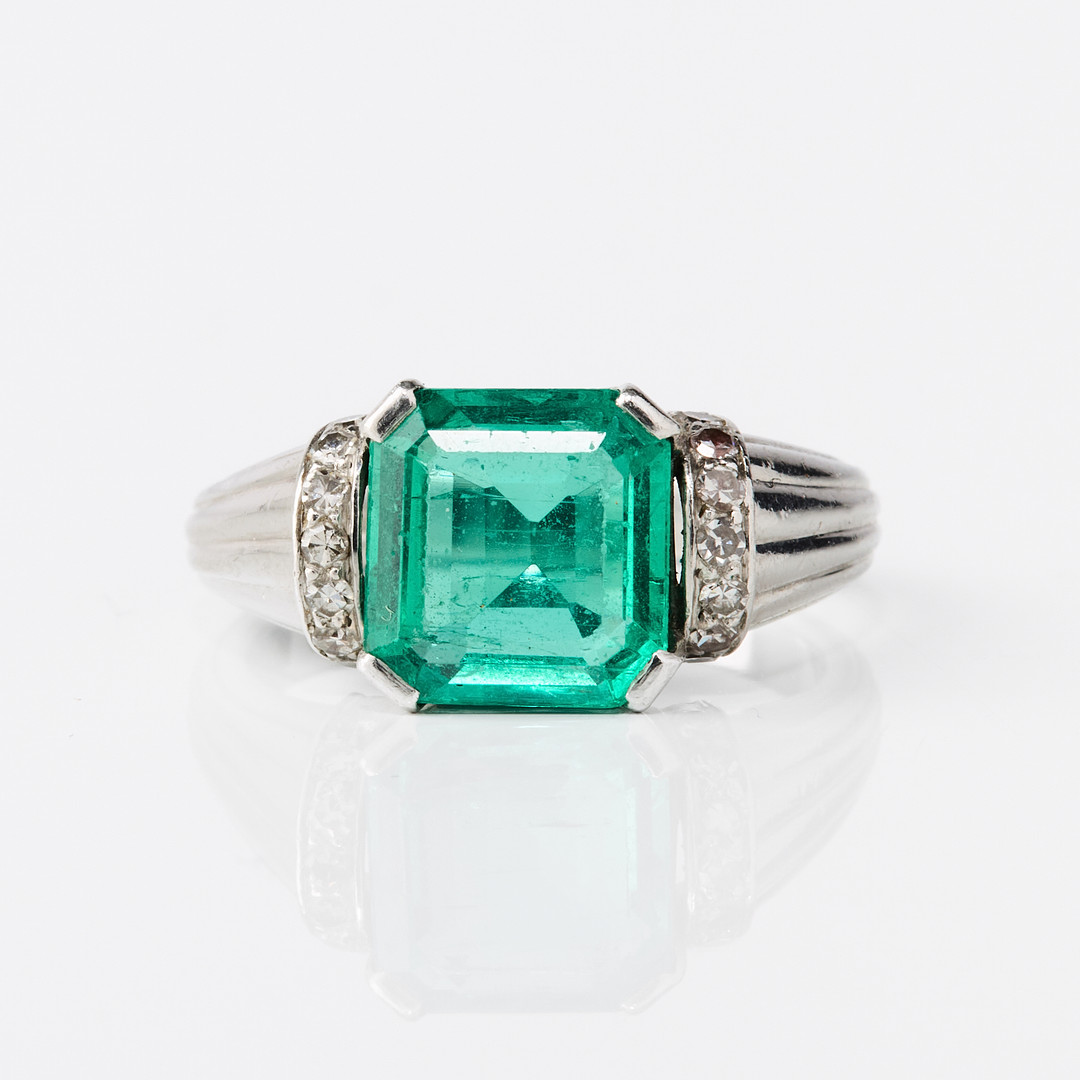 W.A. BOLIN. Ring, platinum with an emerald and diamonds, Art Déco ...