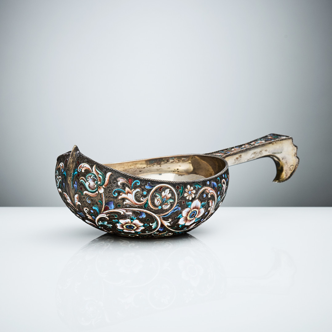 GUSTAV KLINGERT. Kåsa, silver med cloisonnéemalj, Moskva 1899-1908.