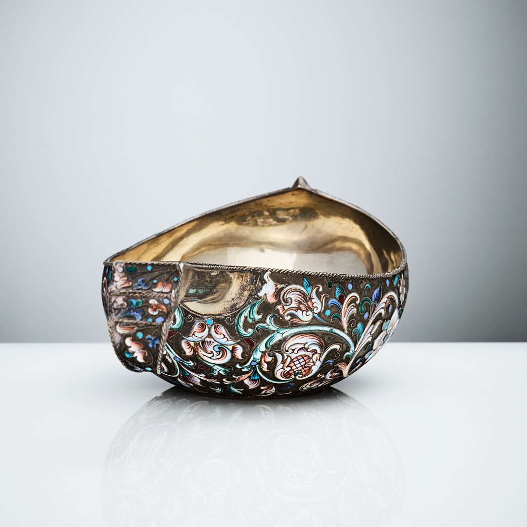 GUSTAV KLINGERT. Kåsa, silver med cloisonnéemalj, Moskva 1899-1908.