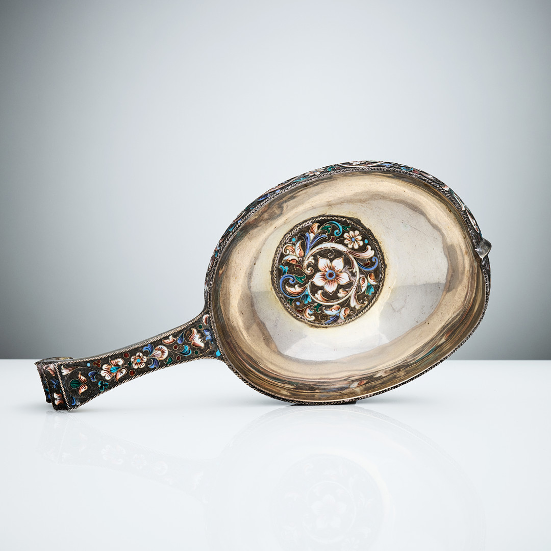 GUSTAV KLINGERT. Kåsa, silver med cloisonnéemalj, Moskva 1899-1908.
