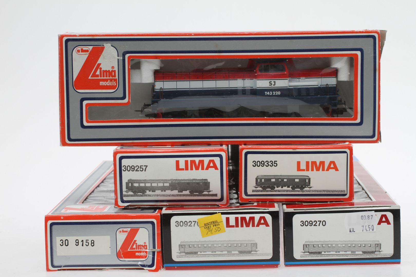 Images for 60081. MODEL TRAIN LIMA SJ's T43 220 and 5 Swedish carriages ...