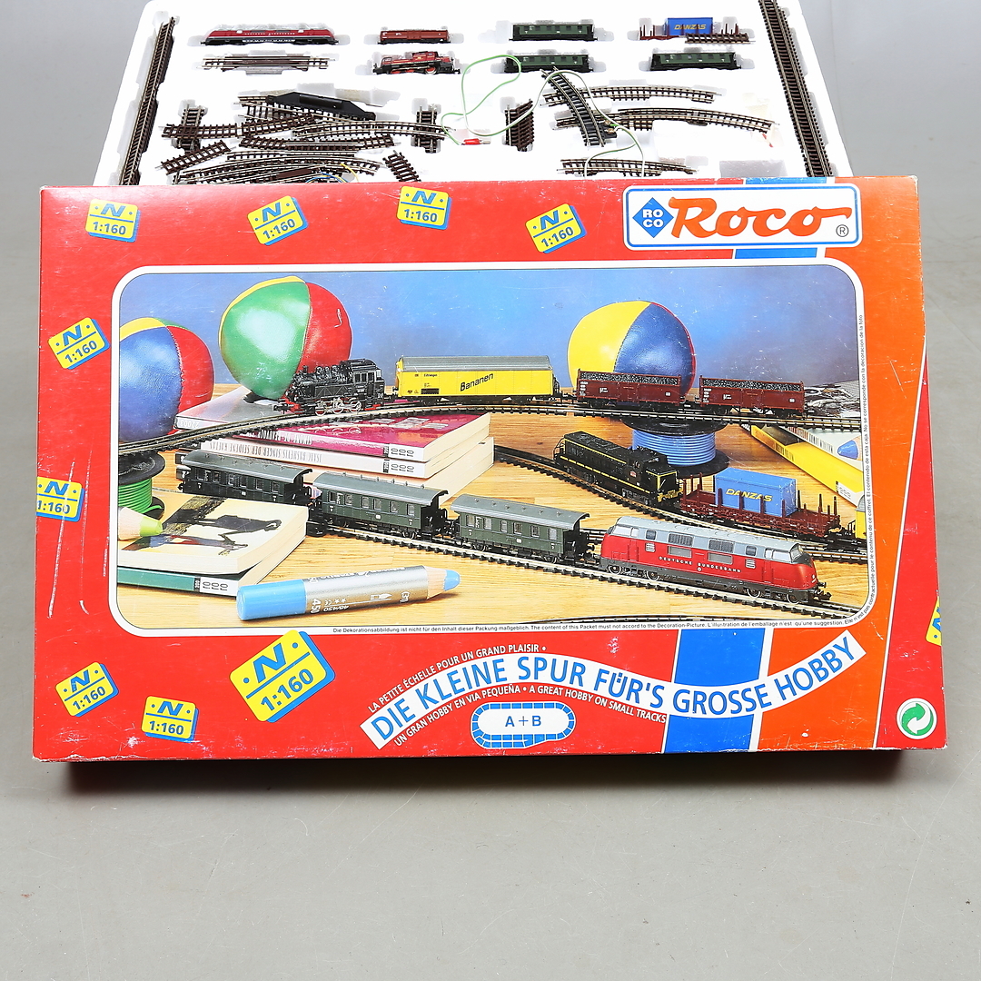 Images for 732516. ROCO Train set 21031 with 2 diesel locomotives, 5 ...