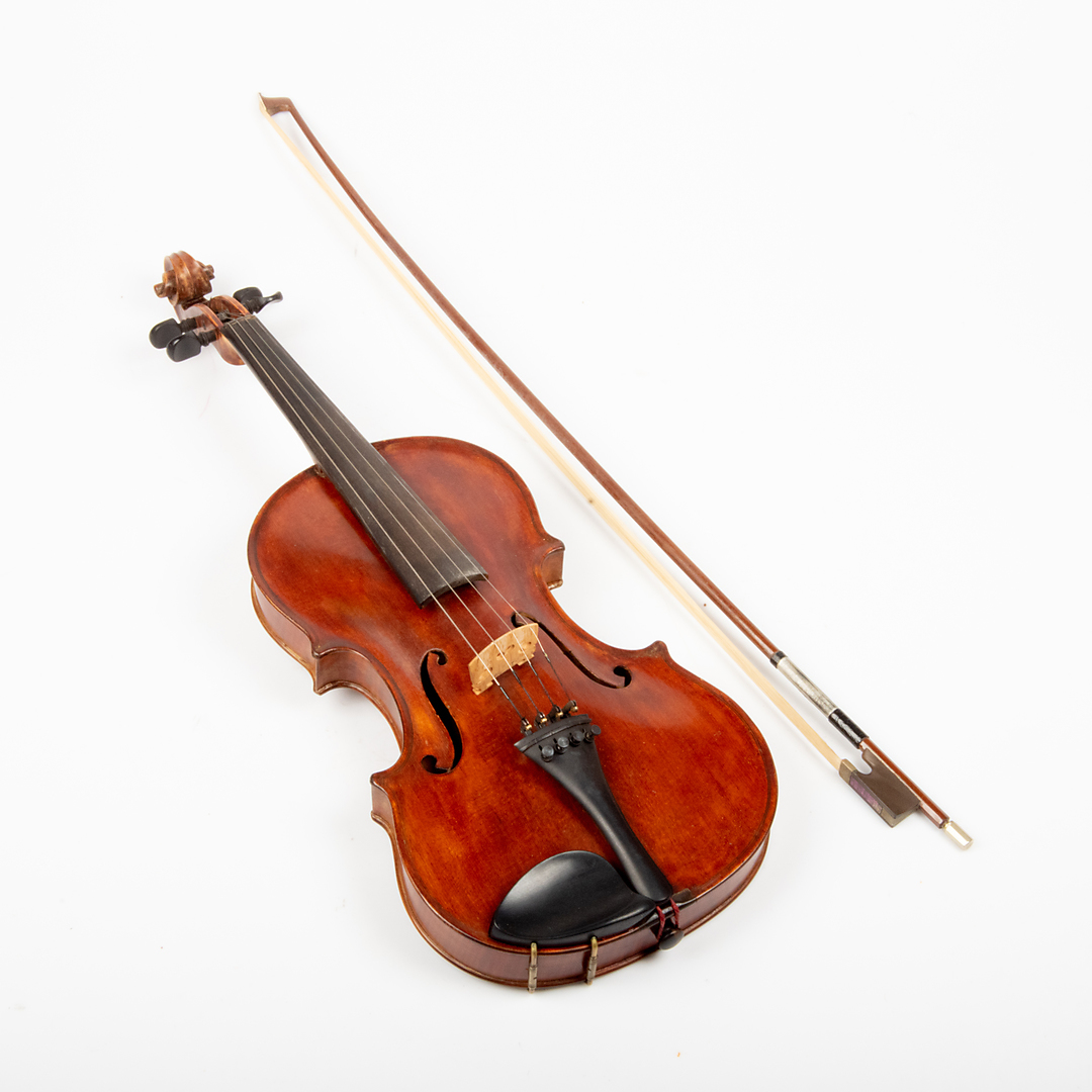 Bilder för 899050. FIOL MED STRÅKE OCH FODRAL, Aubert. - Auctionet