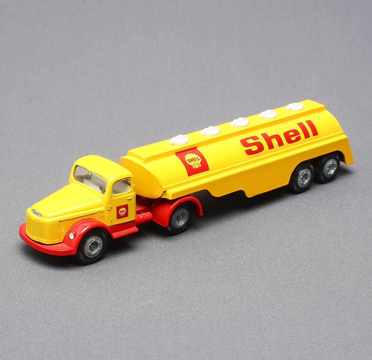 TEKNO VOLVO tankbil SHELL. Leksaker - Auctionet