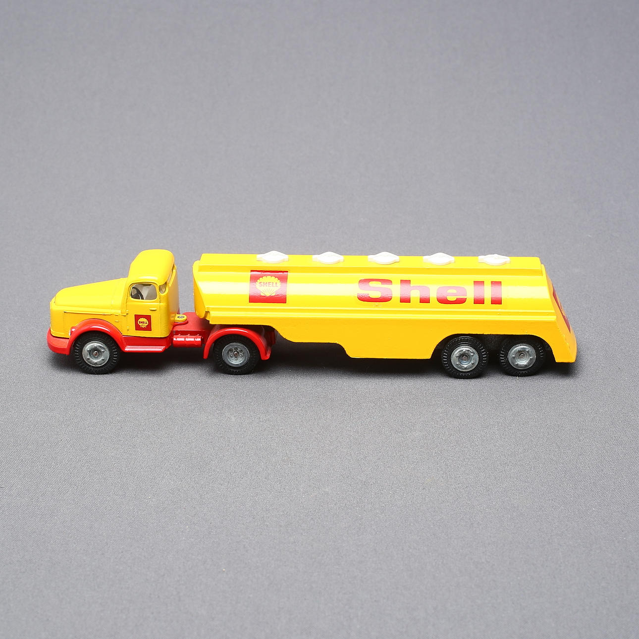 TEKNO VOLVO tankbil SHELL. Leksaker - Auctionet