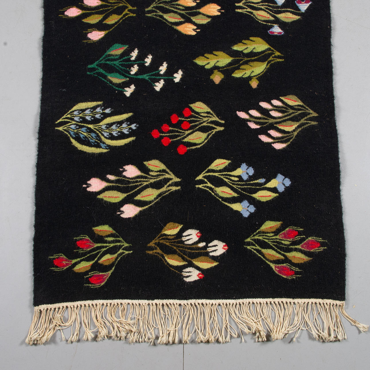 DUK SAMT KUDDE, blomstermönstrade. Mattor & Textil - Textil - Auctionet