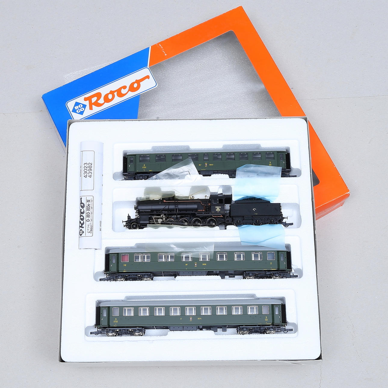 ROCO 63010 train set with steam locomotive and 3 carriages in original ...