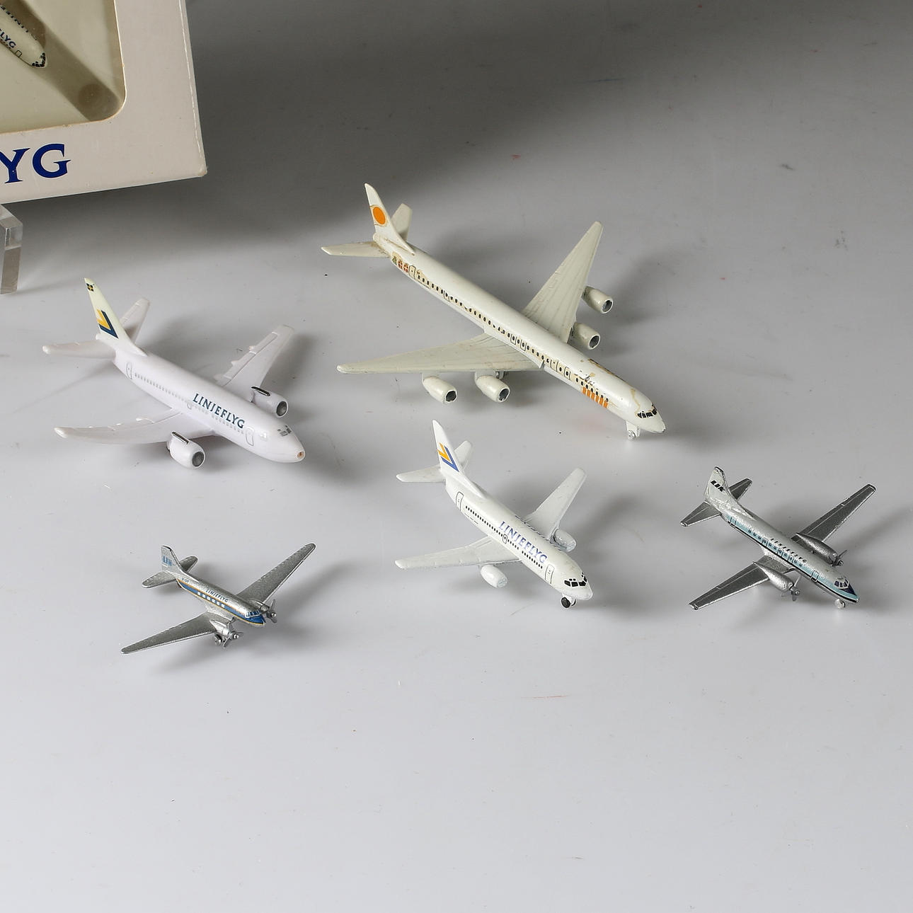 MODEL AIRPLANE, 7 pcs. metal, plastic, SAS and Linjeflyg. 19th / 2000s ...