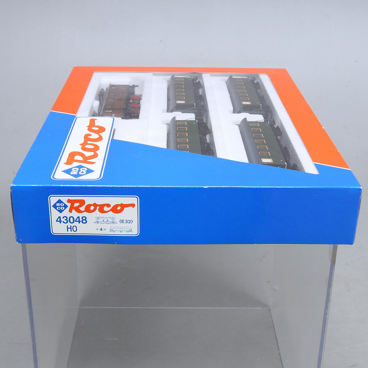 ROCO 43048 train set with electric locomotive and 4 carriages. Original ...