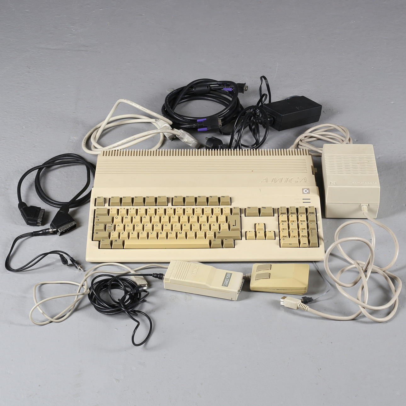 COMPUTER, Amiga Model A500, Commondore, mit Spielen und Zubehör ...