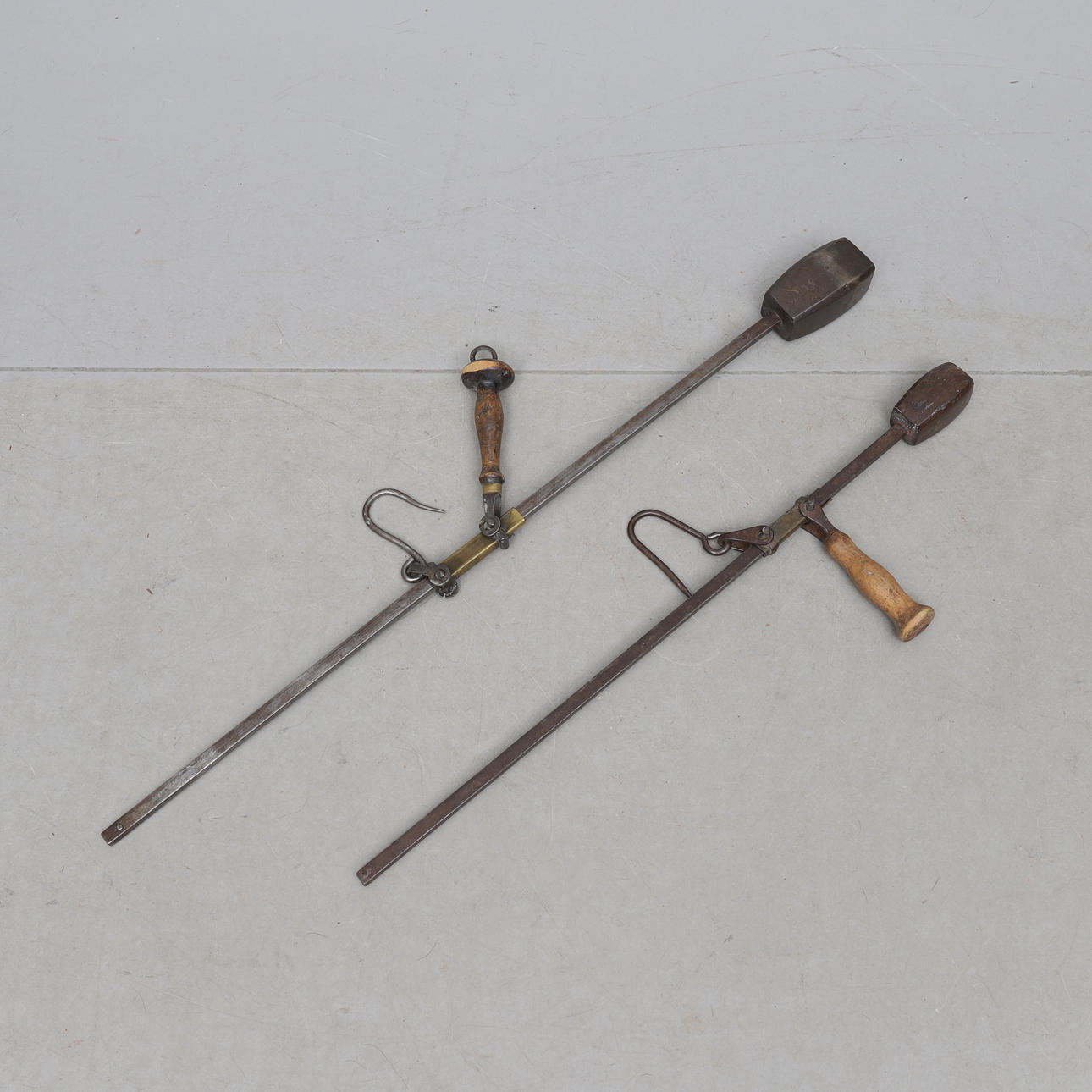 BESSMAN, 2 st, 1800-/1900-tal. Övrigt - Övrigt - Auctionet