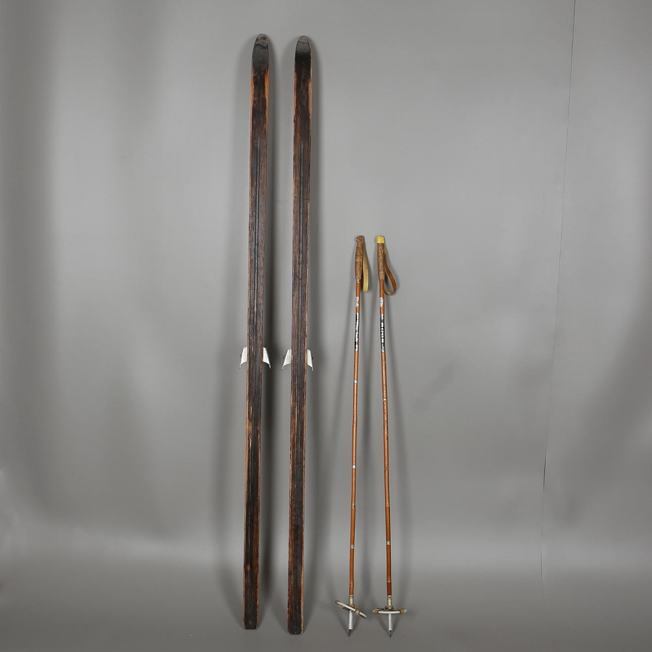 LÄNGDSKIDOR i trä med bambustavar, Edsbyn Ski master, 1950/60-tal ...