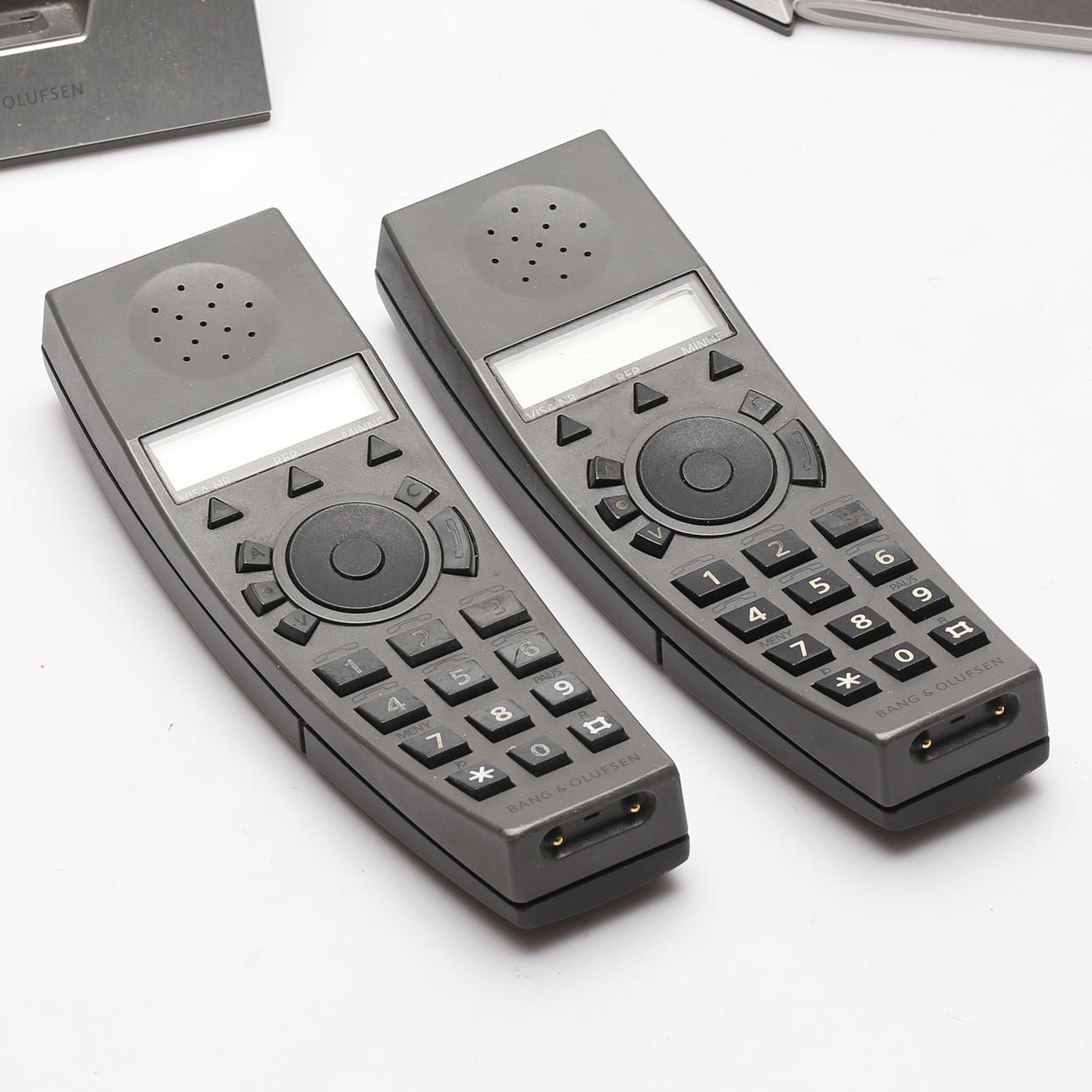 TELEFONER, 2 st, BeoCom 6000 och BEOLINE PSTN BASE, Bang & Olufsen ...