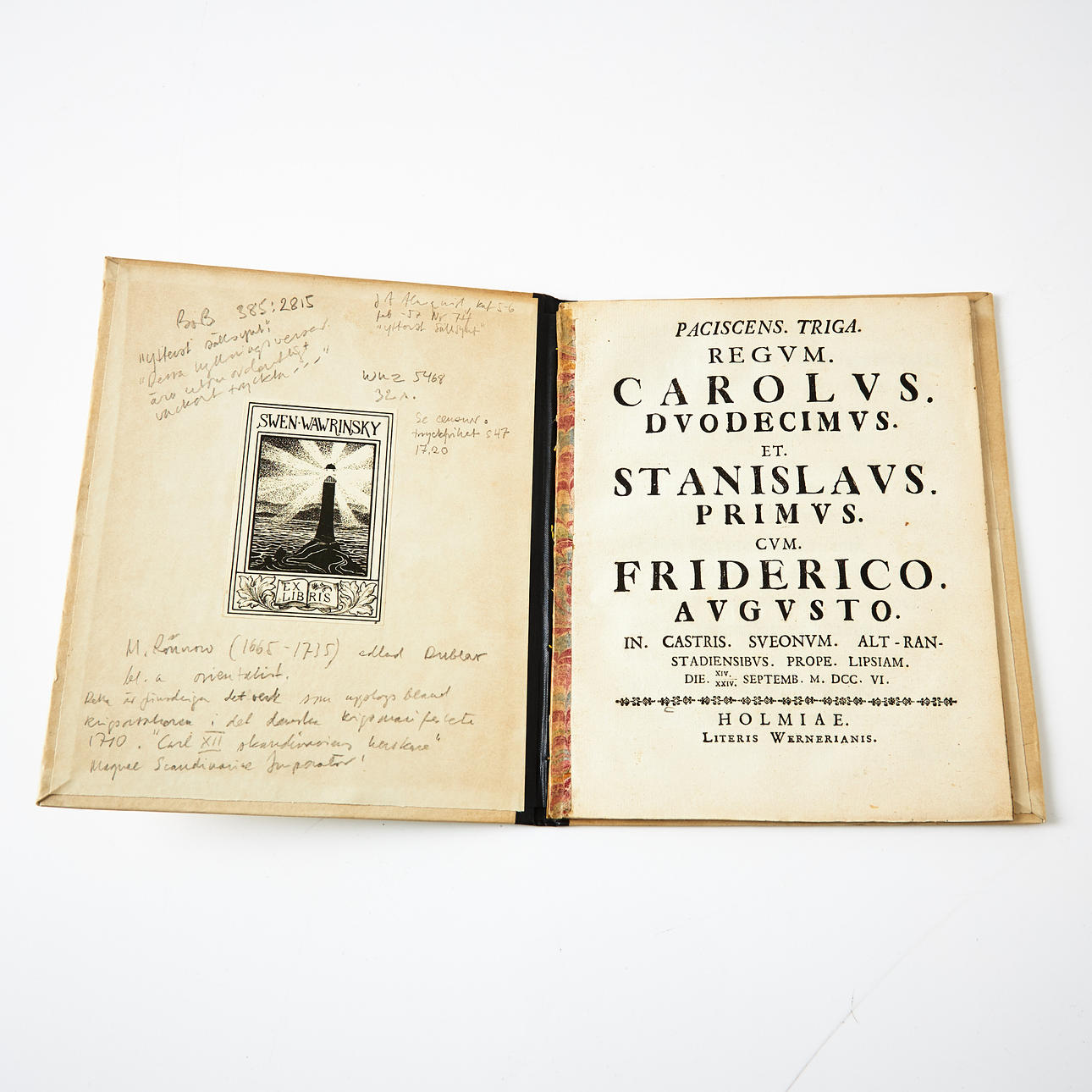 HYLLNINGAR TILL KARL XII (3). Böcker, Kartor & Handskrifter - Auctionet