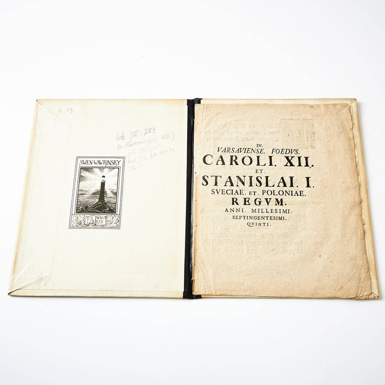 HYLLNINGAR TILL KARL XII (3). Böcker, Kartor & Handskrifter - Auctionet