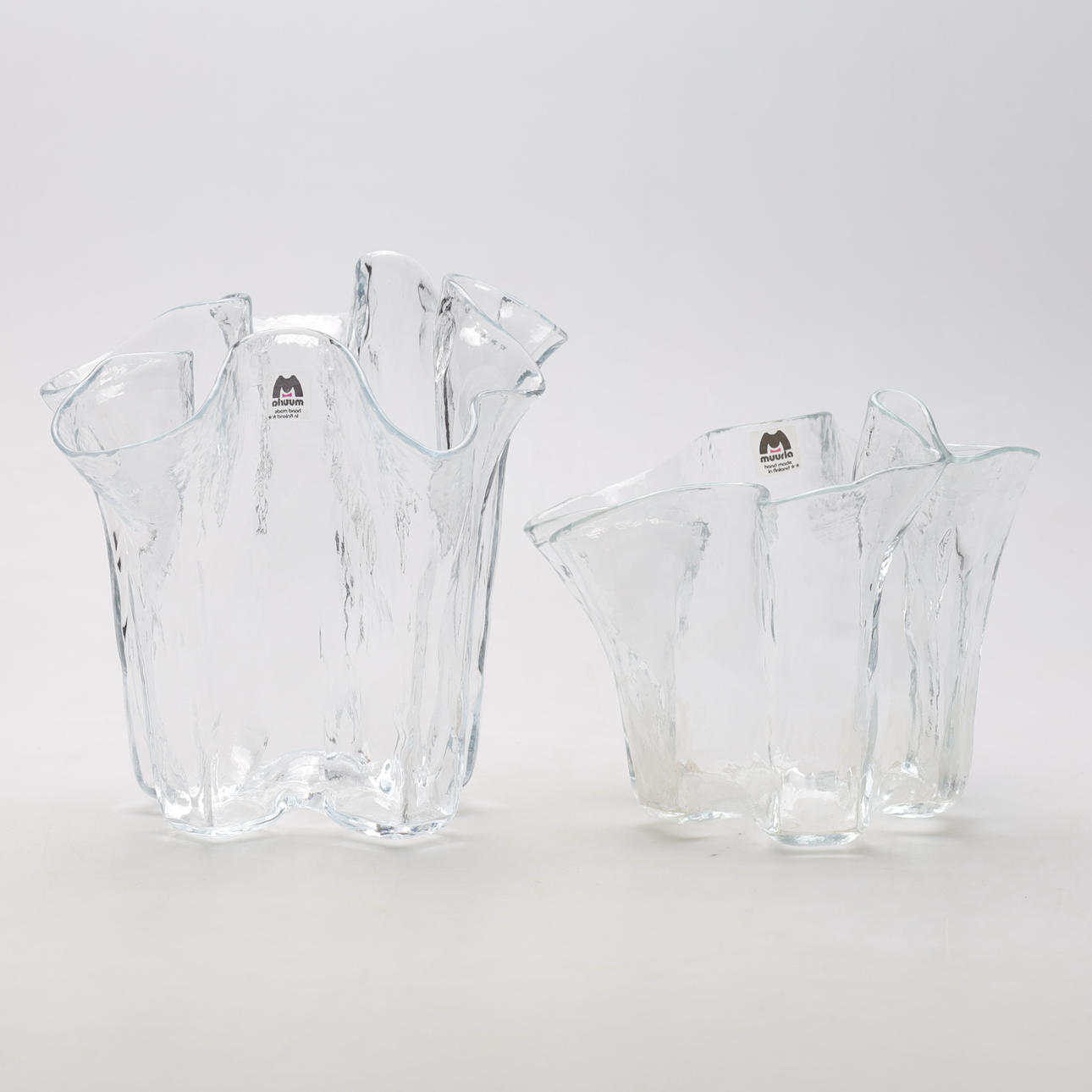VASER, 2 st, glas, Muurla, Finland, 1900-tal. Glas - Konstglas - Auctionet