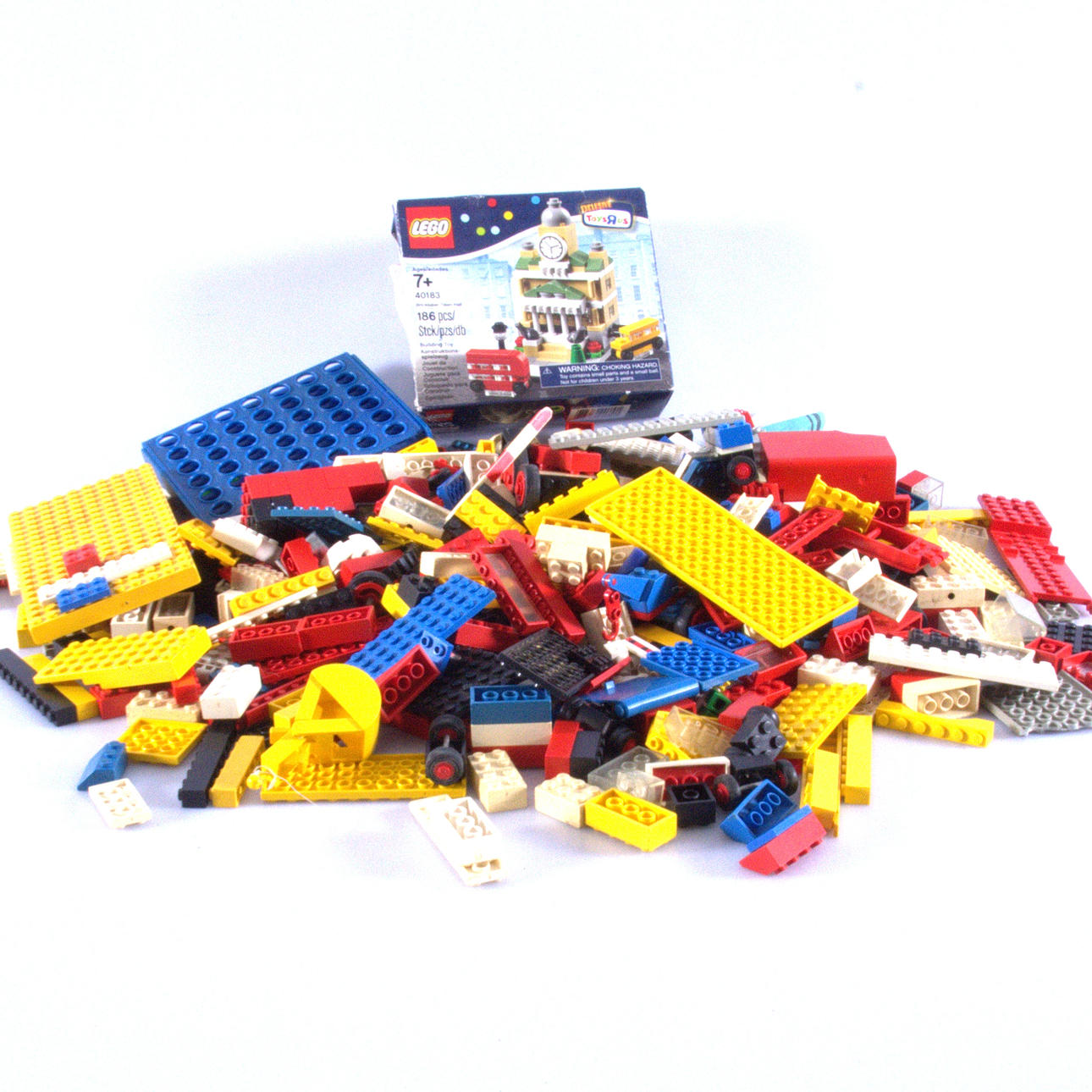 PARTI LEGO, en låda. Leksaker - Leksaker - Auctionet