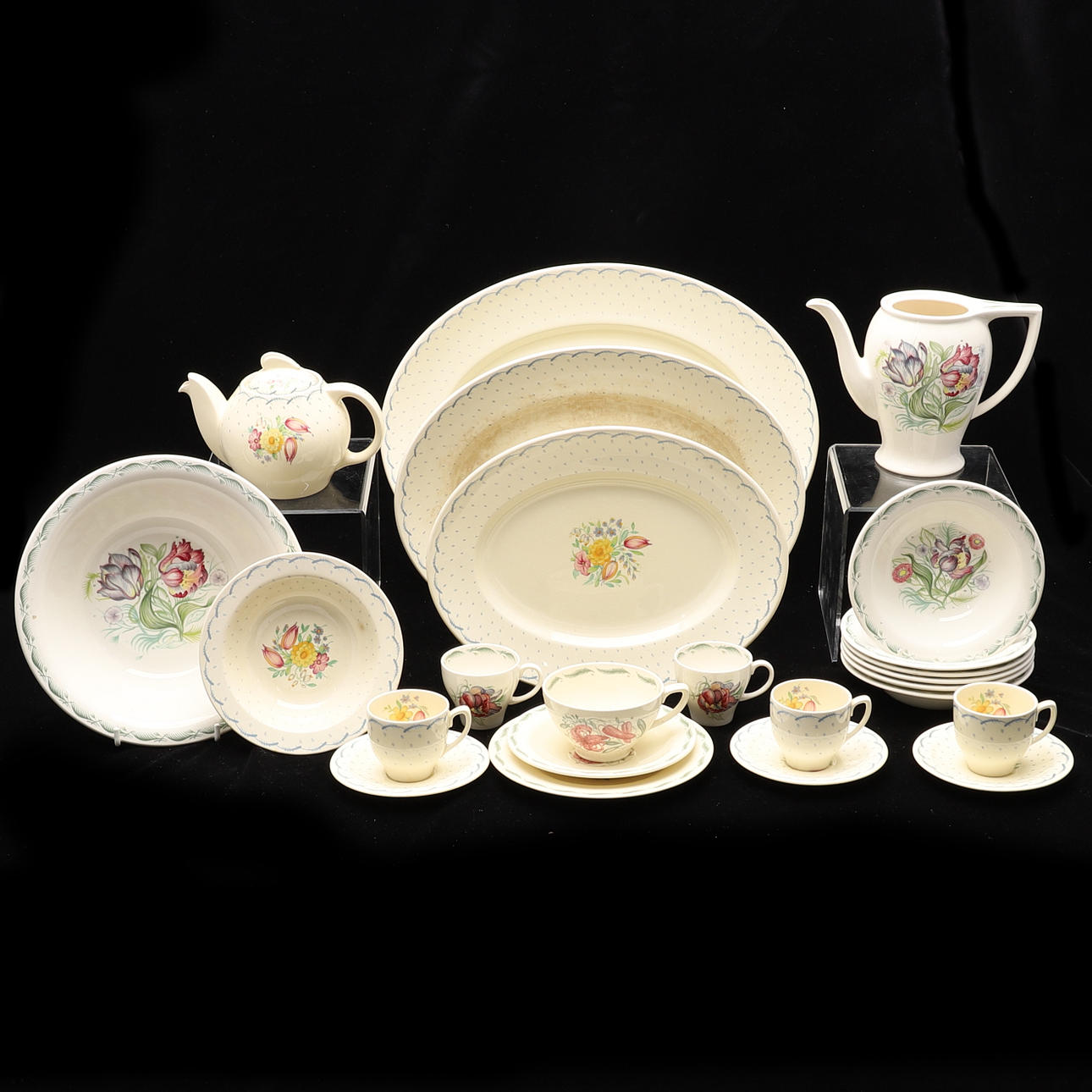 SUSIE COOPER FOR CROWN WORKS BURSLEM. A LARGE GROUP OF FLORAL DECORATED ...