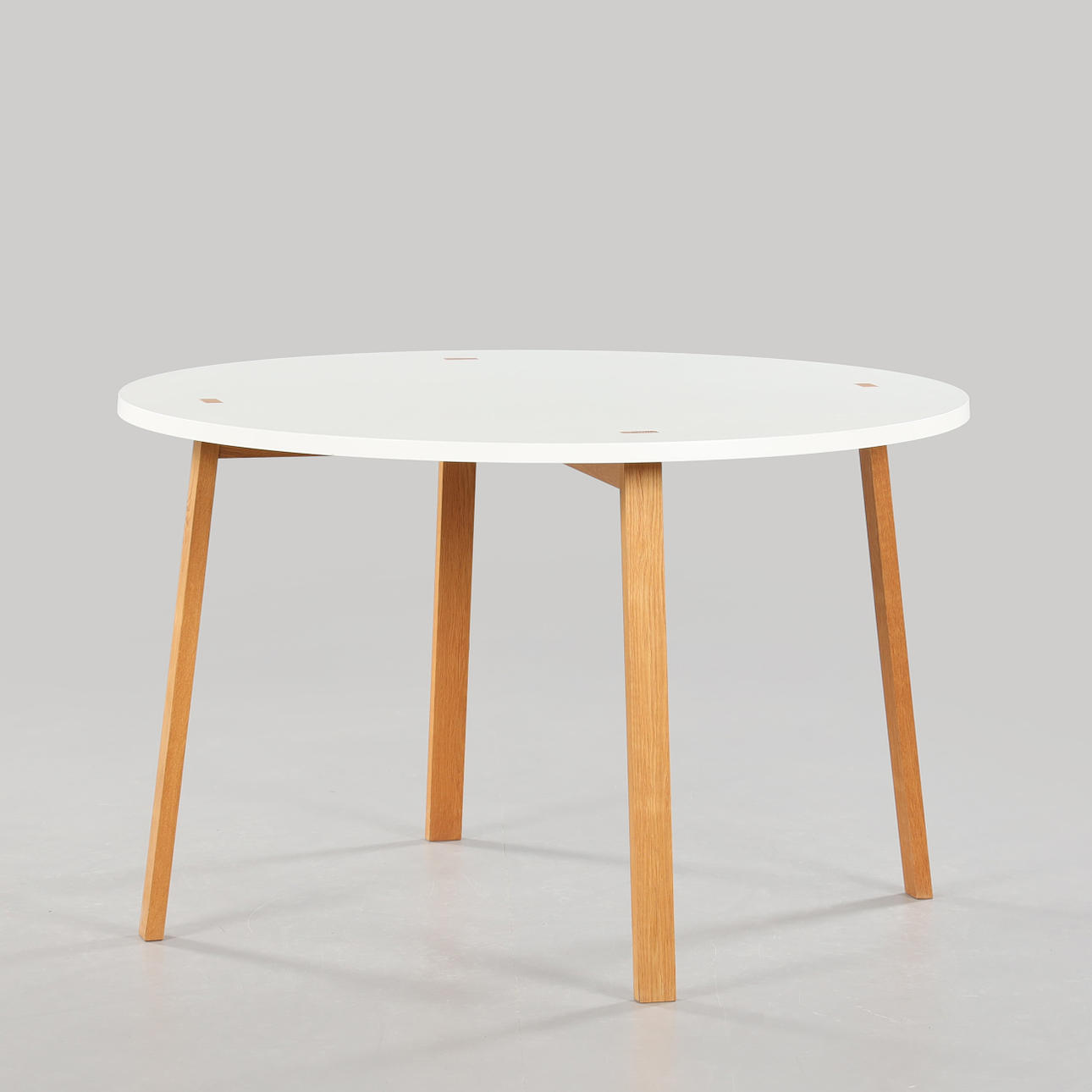 SARA LARSSON "Happy", matbord, A2 designers. Möbler - Bord - Auctionet