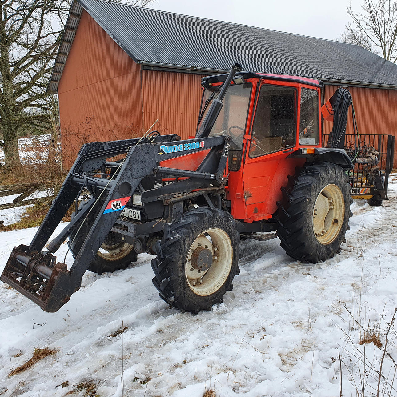 TRAKTOR, Valmet 305-4, med timmersläp, 1986. Fordon, Båtar & Delar ...