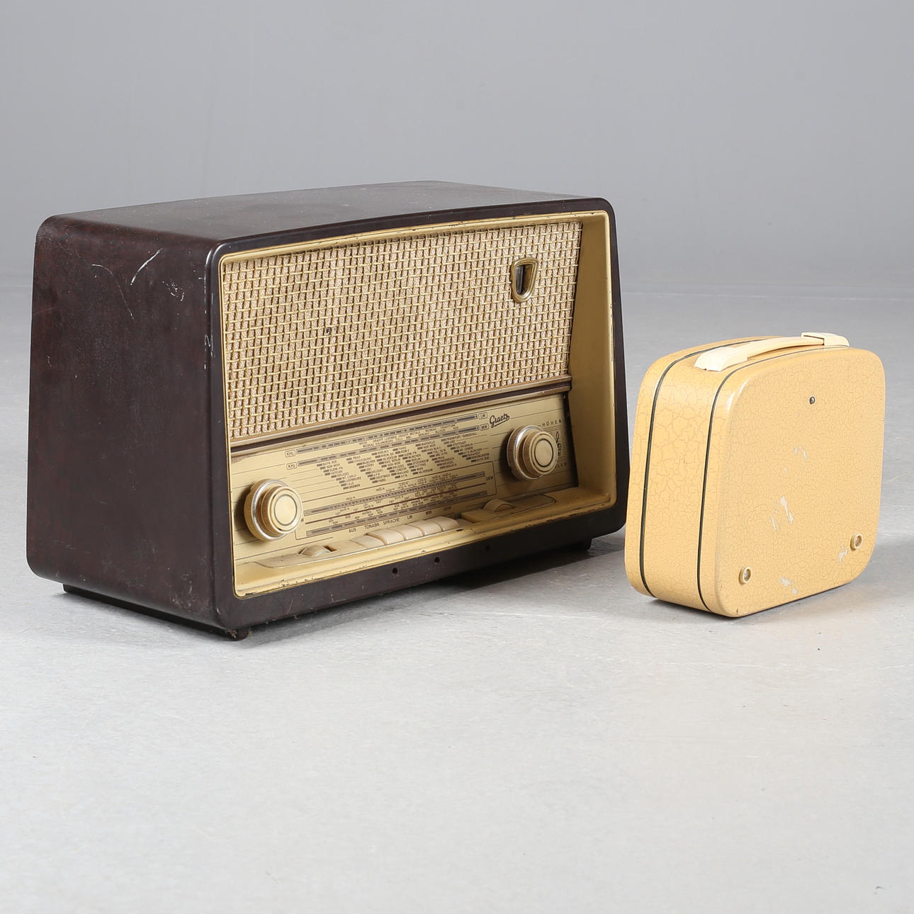 RADIOAPPARATER, 2 stycken, Graetz Sarabanda 512 samt SKANTIC RADIO ...