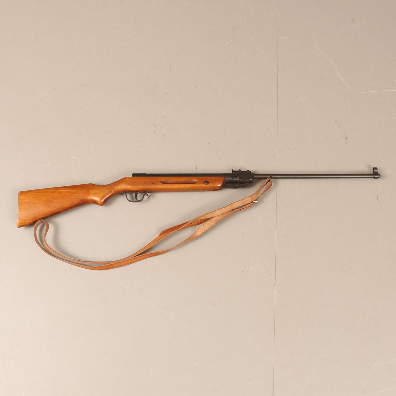 LUFTGEVÄR, Lucznik 87, Polen. Vapen & Militaria - Skjutvapen - Auctionet