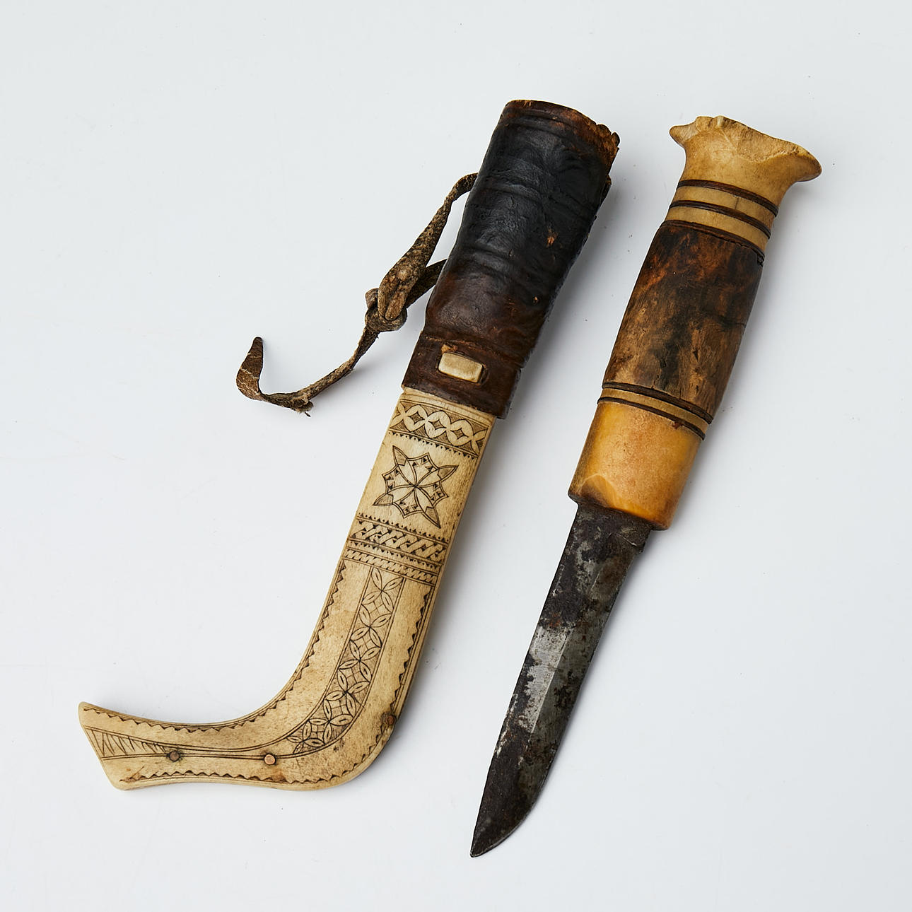 KNIV, halvhorn, tidigt 1900-tal. Etnografika - Auctionet