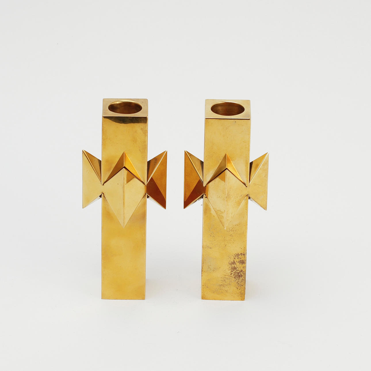 PIERRE FORSSELL. Ljusstakar, ett par, "Rosett", Skultuna. Belysning & Lampor - Ljusstakar ...