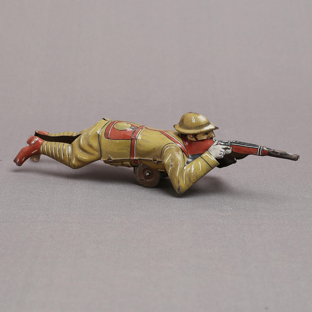 SOLDIER lying down with rifle, plate, clockwork, 1930s, Germany. Toys ...