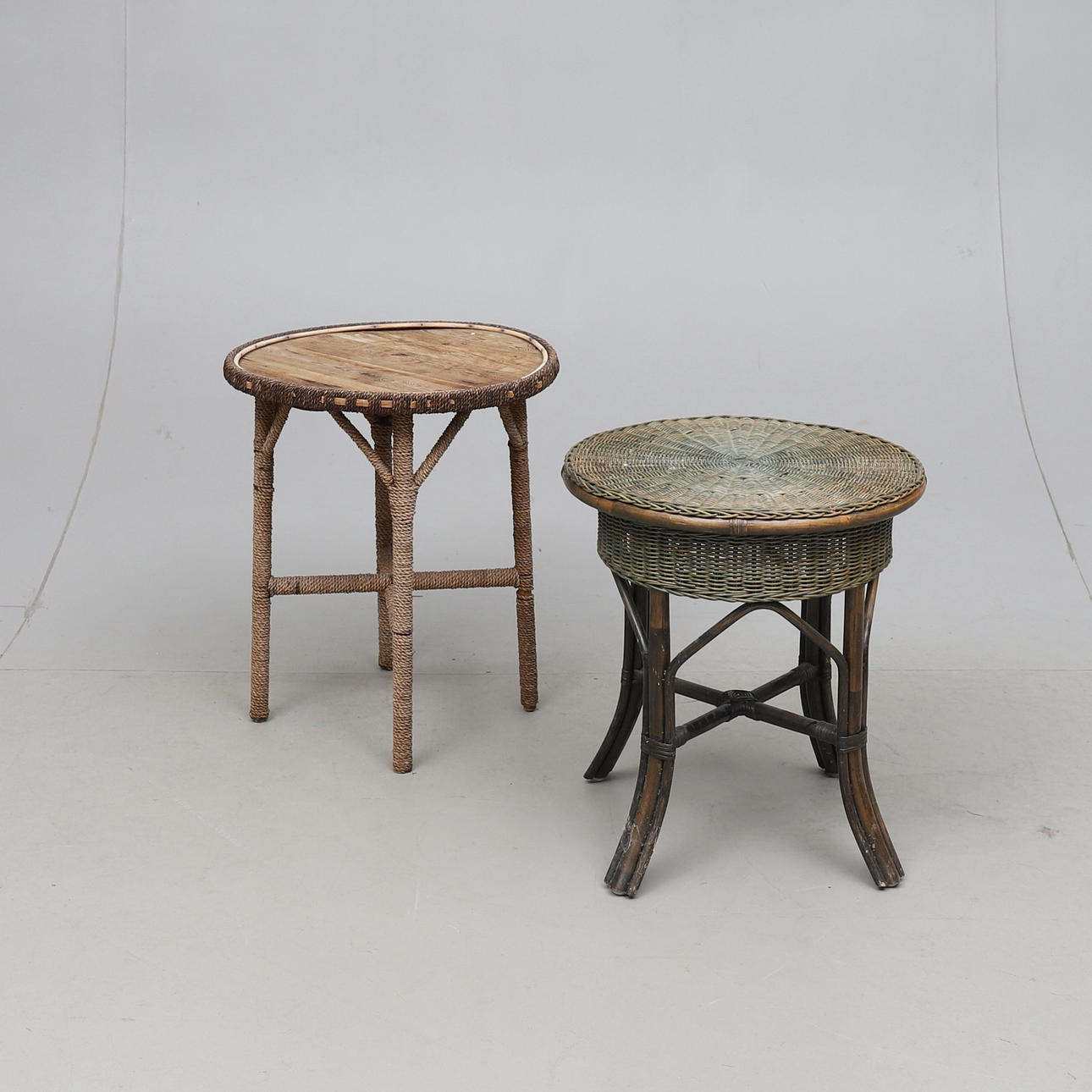BORD, 2 stycken rotting, 1900-tal. Möbler - Bord - Auctionet