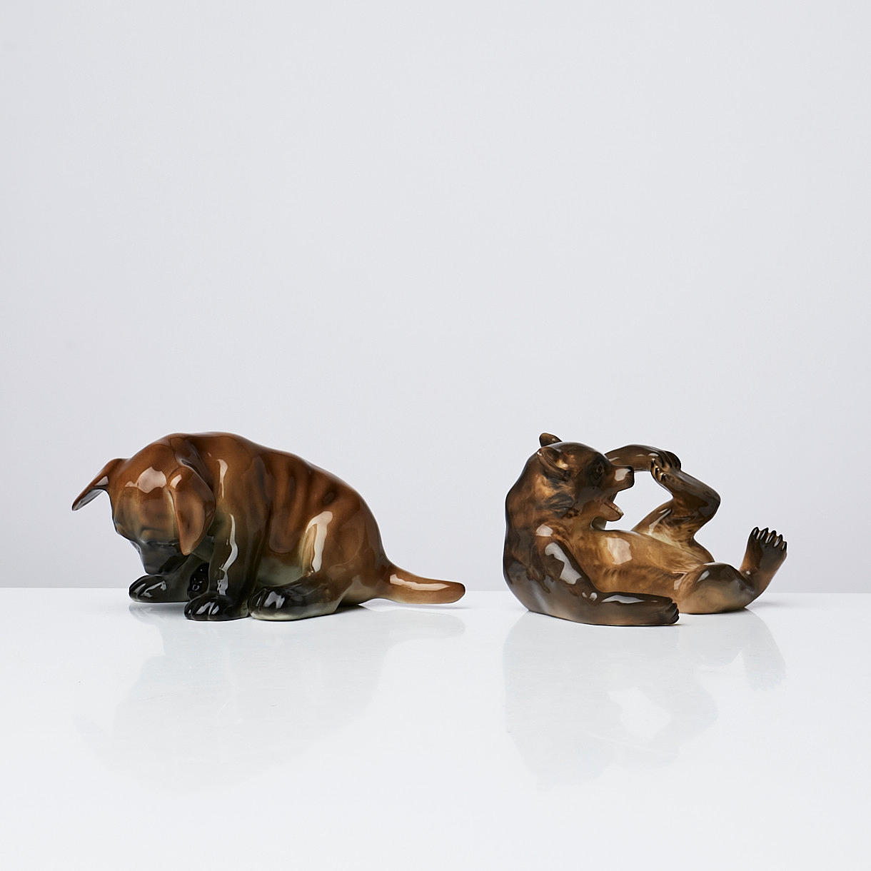 SELMA PETTERSSON. Figuriner, 2 st., porslin, Rörstrand, i form av ...