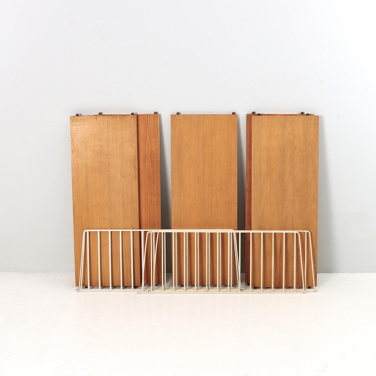 STRINGHYLLOR, 2 st, "The Ladder shelf", Nils Strinning, String Design ...