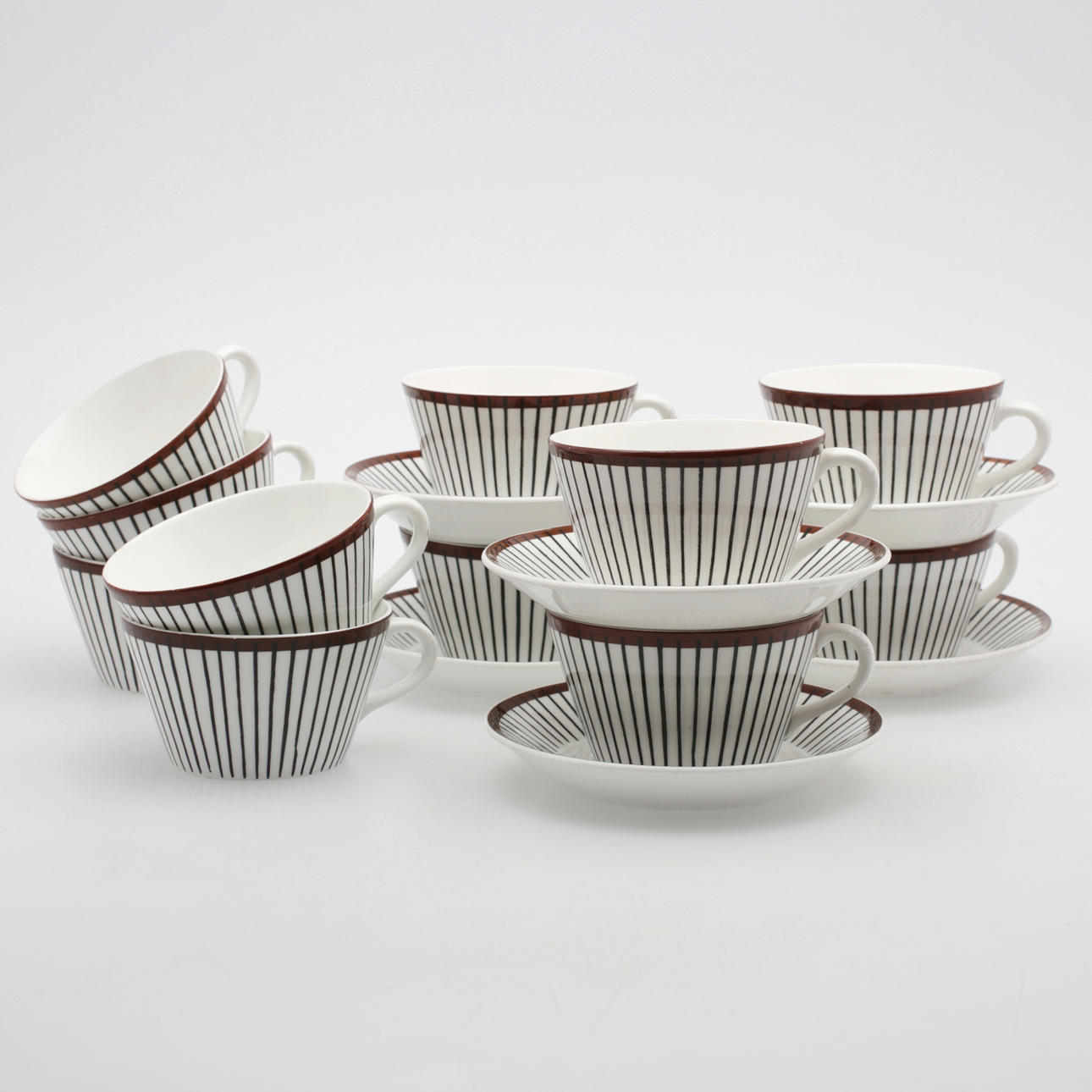 STIG LINDBERG. TEA CUPS 11 pieces and 6 pieces UNDERFASH, porcelain ...