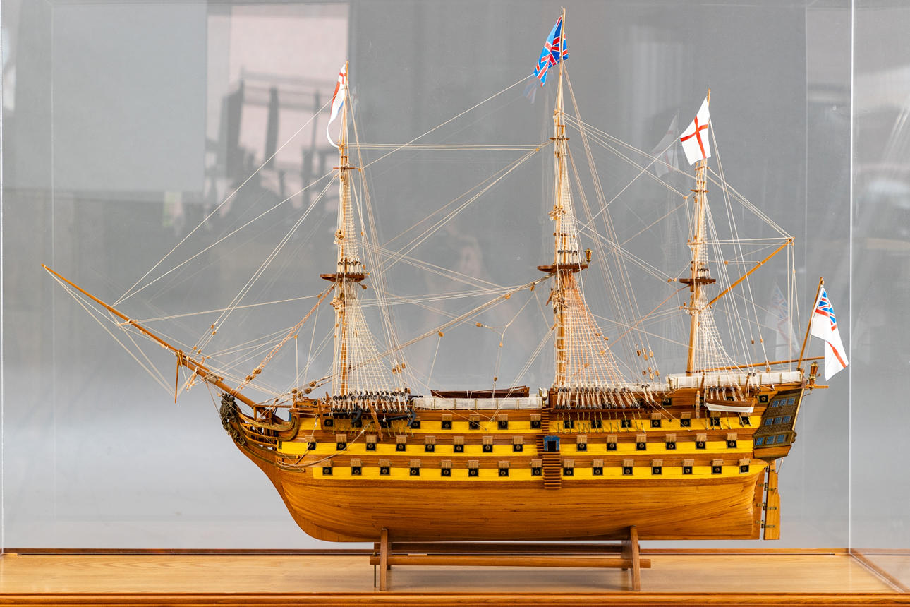 modell av HMS Victory. Samlarföremål - Teknika & Nautika - Auctionet