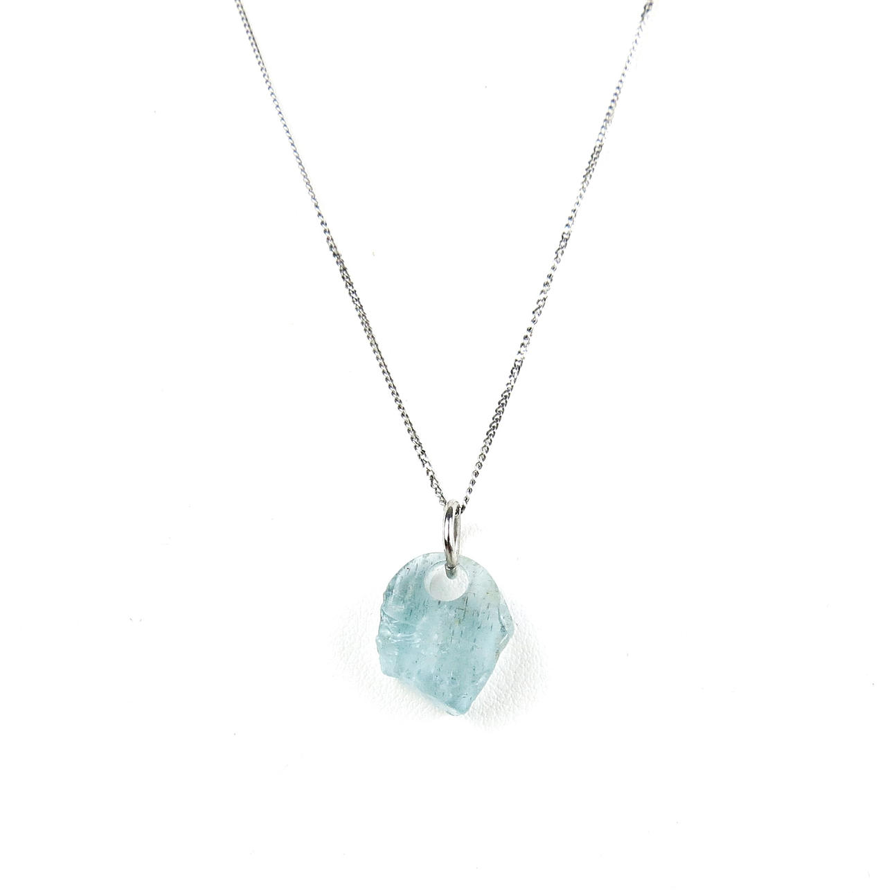AKVAMARIN STEN & KEDJA. Smycken & Ädelstenar - Collier - Auctionet
