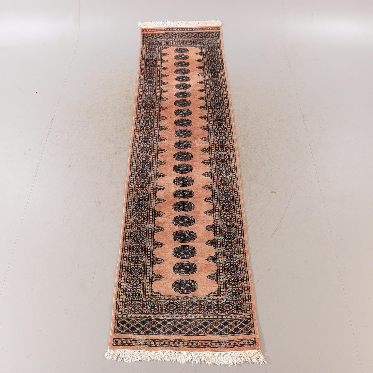MATTA, "Bochara", galleri, 300 x 79 cm. Mattor & Textil - Mattor ...
