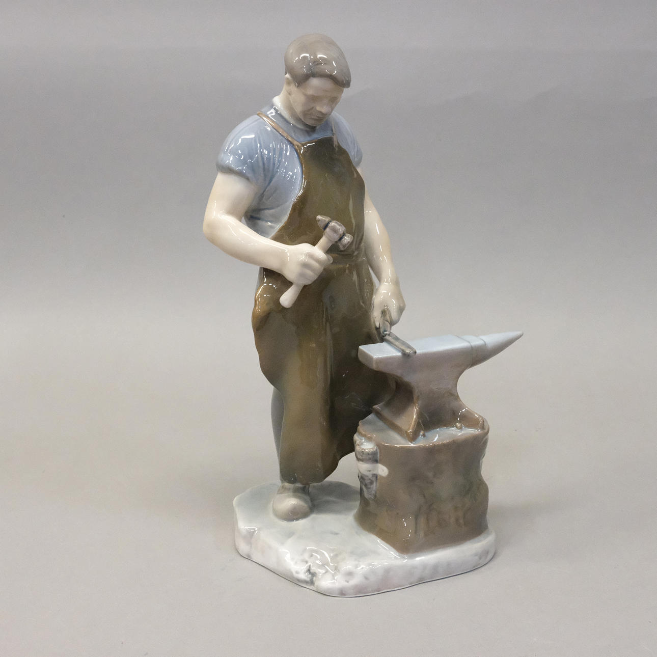 AXEL LOCHER, FIGUR, BING & GRÖNDAHL. Keramik & Porslin - Europeiskt ...